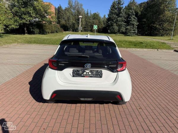 White Toyota Yaris 2020 in Vilnius, with an engine capacity of 1.50 L and mileage of 211 thousand km for 12550 €, photo 6 on AUTOMOTO.COM.LV