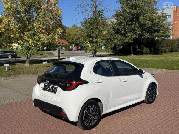 White Toyota Yaris 2020 in Vilnius, with an engine capacity of 1.50 L and mileage of 211 thousand km for 12550 €, photo 7 on AUTOMOTO.COM.LV