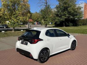 White Toyota Yaris 2020 in Vilnius, with an engine capacity of 1.50 L and mileage of 211 thousand km for 12550 €, photo 8 on AUTOMOTO.COM.LV