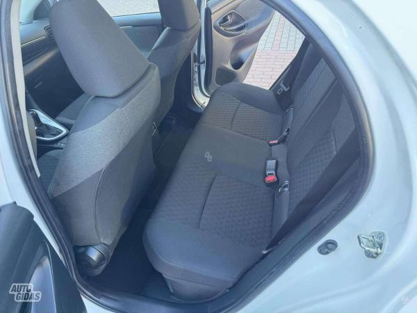 White Toyota Yaris 2020 in Vilnius, with an engine capacity of 1.50 L and mileage of 211 thousand km for 12550 €, photo 10 on AUTOMOTO.COM.LV