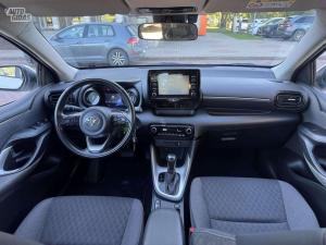 White Toyota Yaris 2020 in Vilnius, with an engine capacity of 1.50 L and mileage of 211 thousand km for 12550 €, photo 12 on AUTOMOTO.COM.LV