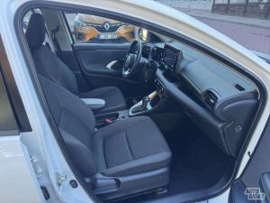 White Toyota Yaris 2020 in Vilnius, with an engine capacity of 1.50 L and mileage of 211 thousand km for 12550 €, photo 14 on AUTOMOTO.COM.LV