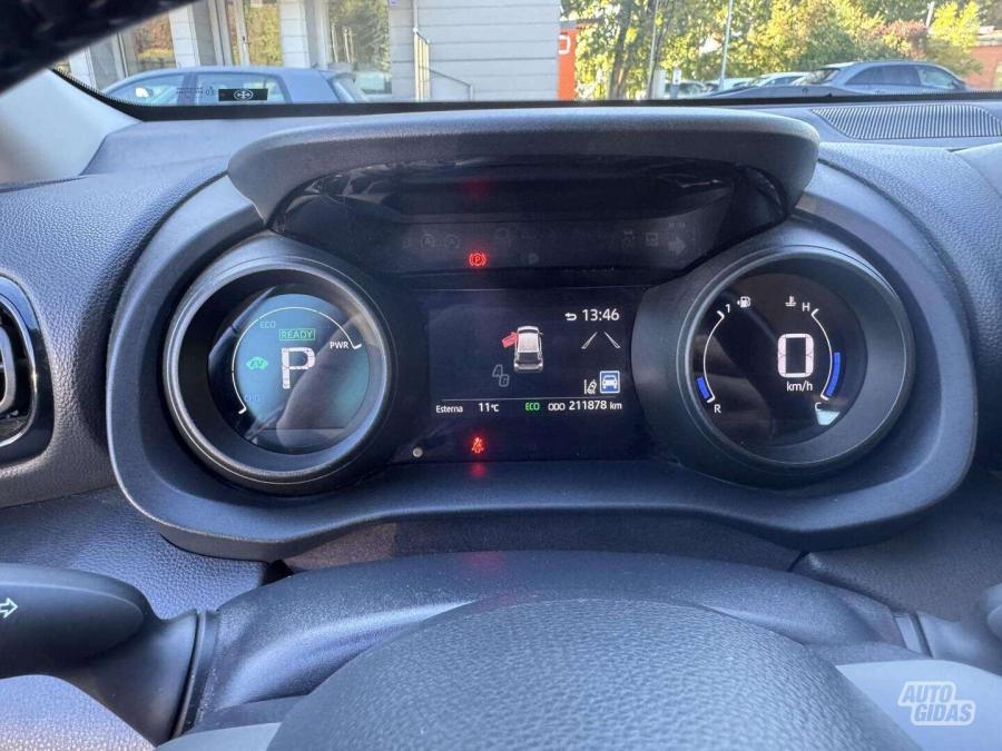 White Toyota Yaris 2020 in Vilnius, with an engine capacity of 1.50 L and mileage of 211 thousand km for 12550 €, photo 22 on AUTOMOTO.COM.LV