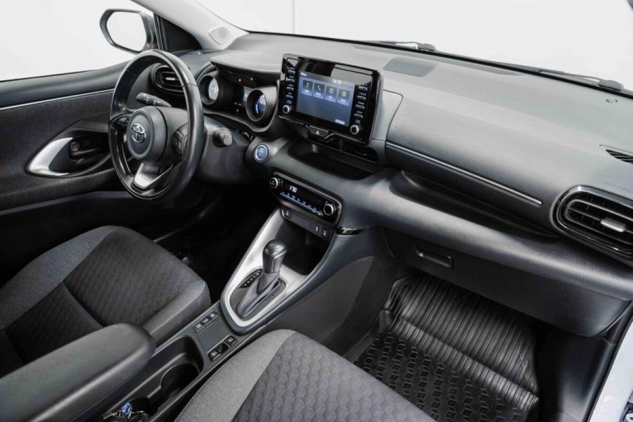 Balts Toyota Yaris 2020 Tallina, ar dzinēja tilpumu 1.50 L un nobraukumu 73 tūkst. km par 14900 €, foto 8 vietnē AUTOMOTO.COM.LV