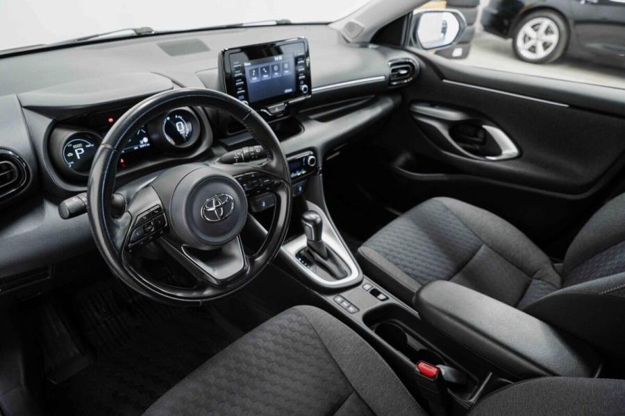 Balts Toyota Yaris 2020 Tallina, ar dzinēja tilpumu 1.50 L un nobraukumu 73 tūkst. km par 14900 €, foto 9 vietnē AUTOMOTO.COM.LV