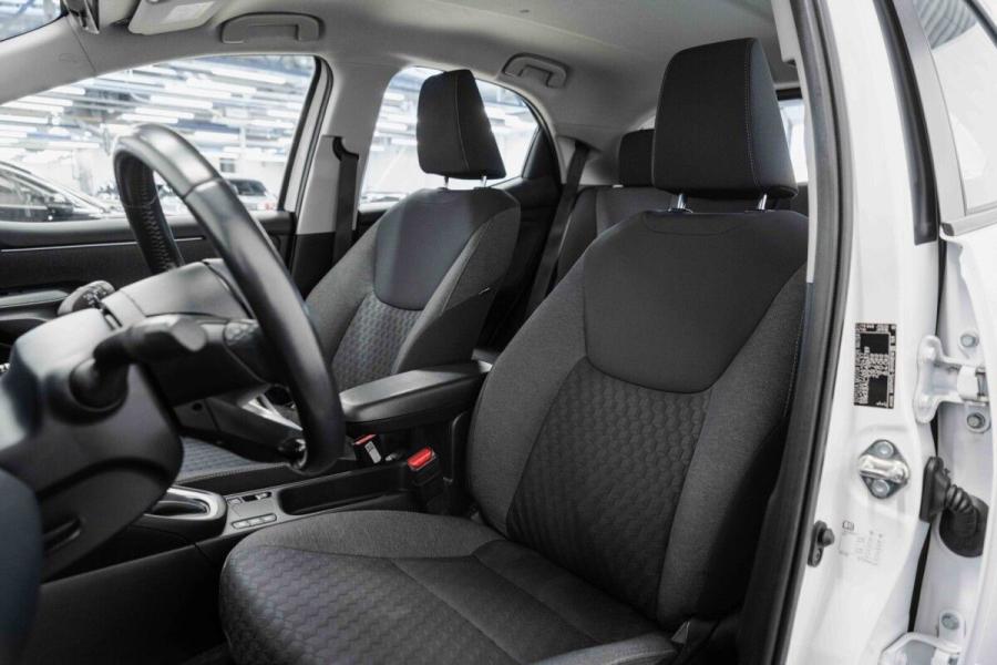 Balts Toyota Yaris 2020 Tallina, ar dzinēja tilpumu 1.50 L un nobraukumu 73 tūkst. km par 14900 €, foto 12 vietnē AUTOMOTO.COM.LV