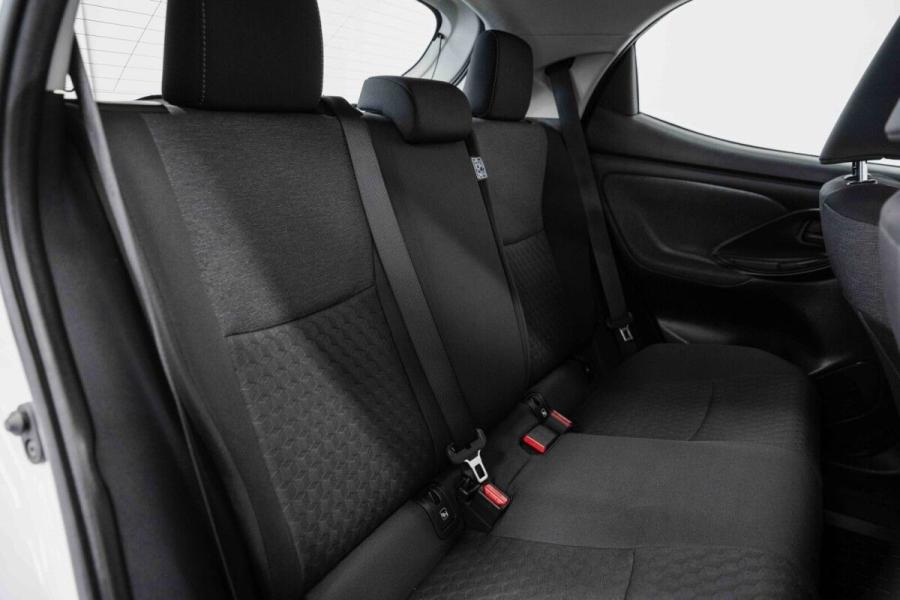Balts Toyota Yaris 2020 Tallina, ar dzinēja tilpumu 1.50 L un nobraukumu 73 tūkst. km par 14900 €, foto 13 vietnē AUTOMOTO.COM.LV