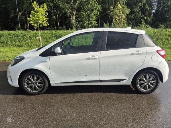 Белый Тойота Ярис 2020 в Алитус, объемом двигателя 1.50 л и пробегом 370 тыс. км за 7500 €, фото 4 на AUTOMOTO.COM.LV
