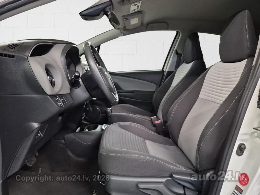 Balts Toyota Yaris 2020 Tallina, ar dzinēja tilpumu 1.50 L un nobraukumu 145 tūkst. km par 12990 €, foto 12 vietnē AUTOMOTO.COM.LV
