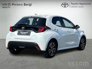 White Toyota Yaris 2021 in Riga, with an engine capacity of 1.50 L and mileage of 37 thousand km for 15990 €, photo 2 on AUTOMOTO.COM.LV