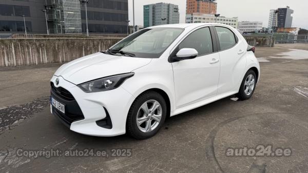 White Toyota Yaris 2021 in Tallinn, with an engine capacity of 1.50 L and mileage of 84 thousand km for 13900 €, photo 1 on AUTOMOTO.COM.LV