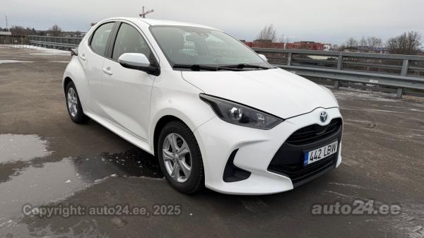 White Toyota Yaris 2021 in Tallinn, with an engine capacity of 1.50 L and mileage of 84 thousand km for 13900 €, photo 2 on AUTOMOTO.COM.LV
