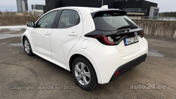 White Toyota Yaris 2021 in Tallinn, with an engine capacity of 1.50 L and mileage of 84 thousand km for 13900 €, photo 4 on AUTOMOTO.COM.LV