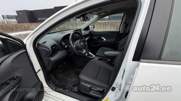 White Toyota Yaris 2021 in Tallinn, with an engine capacity of 1.50 L and mileage of 84 thousand km for 13900 €, photo 9 on AUTOMOTO.COM.LV