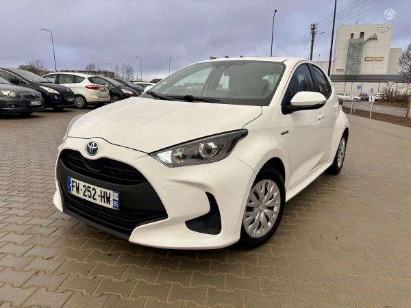 Balts Toyota Yaris 2021 Tauragė, ar dzinēja tilpumu 1.49 L un nobraukumu 180 tūkst. km par 9700 €, foto 3 vietnē AUTOMOTO.COM.LV
