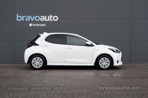White Toyota Yaris 2021 in Tartu, with an engine capacity of 1.50 L and mileage of 185 thousand km for 12600 €, photo 4 on AUTOMOTO.COM.LV