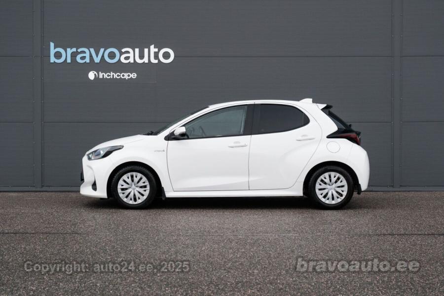 White Toyota Yaris 2021 in Tartu, with an engine capacity of 1.50 L and mileage of 185 thousand km for 12600 €, photo 5 on AUTOMOTO.COM.LV
