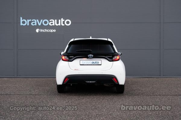 White Toyota Yaris 2021 in Tartu, with an engine capacity of 1.50 L and mileage of 185 thousand km for 12600 €, photo 7 on AUTOMOTO.COM.LV