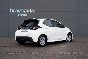 White Toyota Yaris 2021 in Tartu, with an engine capacity of 1.50 L and mileage of 185 thousand km for 12600 €, photo 8 on AUTOMOTO.COM.LV