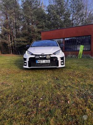 Balts Toyota Yaris 2021 Viļņa, ar dzinēja tilpumu 1.62 L un nobraukumu 89 tūkst. km par 27000 €, foto 4 vietnē AUTOMOTO.COM.LV