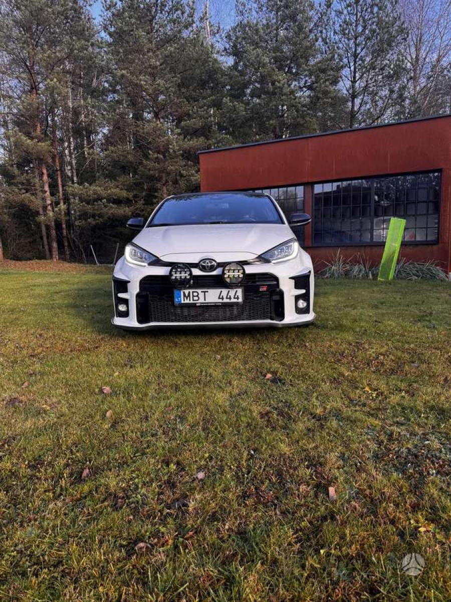 Balts Toyota Yaris 2021 Viļņa, ar dzinēja tilpumu 1.62 L un nobraukumu 89 tūkst. km par 27000 €, foto 4 vietnē AUTOMOTO.COM.LV