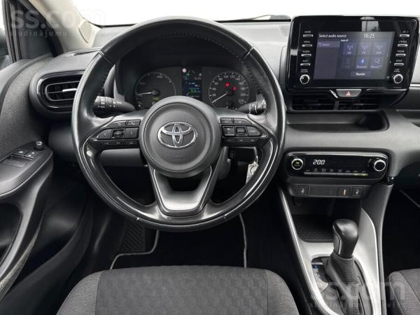 Balts Toyota Yaris 2021 Rīga, ar dzinēja tilpumu 1.50 L un nobraukumu 171 tūkst. km par 11990 €, foto 9 vietnē AUTOMOTO.COM.LV