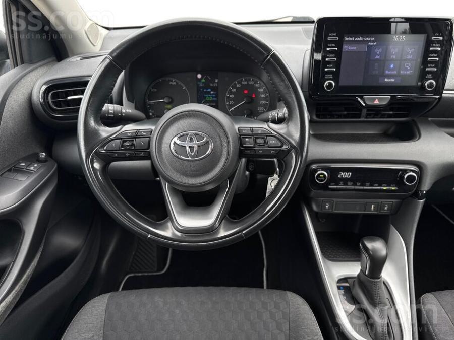 Balts Toyota Yaris 2021 Rīga, ar dzinēja tilpumu 1.50 L un nobraukumu 171 tūkst. km par 11990 €, foto 9 vietnē AUTOMOTO.COM.LV