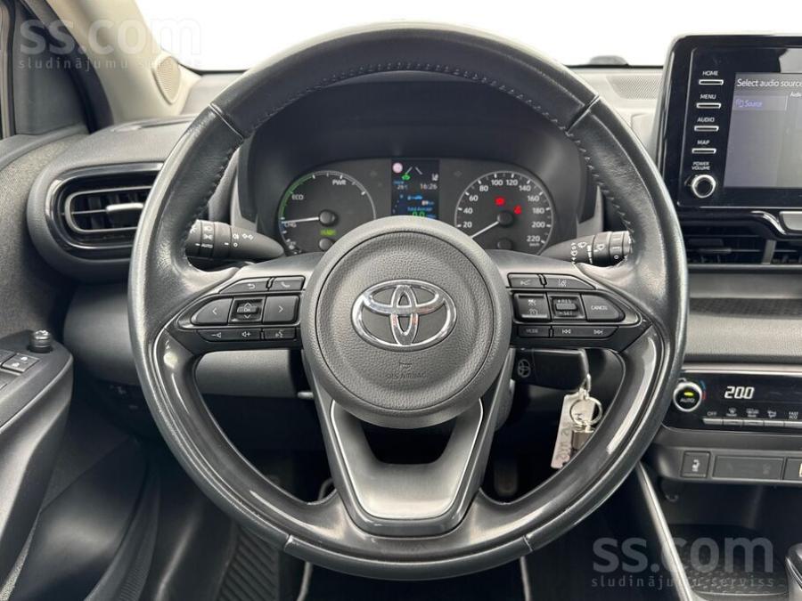 Balts Toyota Yaris 2021 Rīga, ar dzinēja tilpumu 1.50 L un nobraukumu 171 tūkst. km par 11990 €, foto 12 vietnē AUTOMOTO.COM.LV