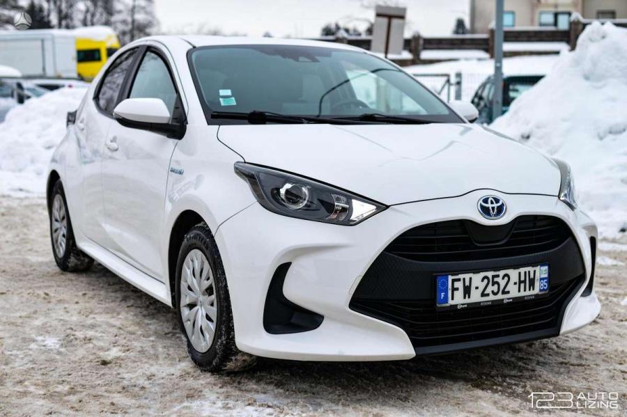 Balts Toyota Yaris 2021 Kretinga, ar dzinēja tilpumu 1.50 L un nobraukumu 180 tūkst. km par 12950 €, foto 4 vietnē AUTOMOTO.COM.LV