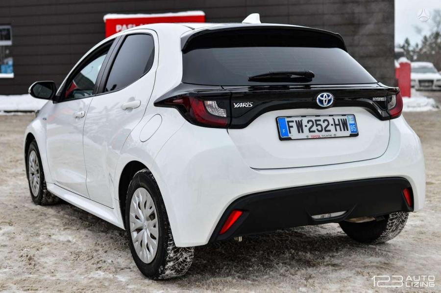 Balts Toyota Yaris 2021 Kretinga, ar dzinēja tilpumu 1.50 L un nobraukumu 180 tūkst. km par 12950 €, foto 8 vietnē AUTOMOTO.COM.LV