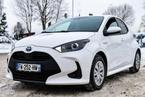 Balts Toyota Yaris 2021 Kretinga, ar dzinēja tilpumu 1.50 L un nobraukumu 180 tūkst. km par 12950 €, foto  vietnē AUTOMOTO.COM.LV