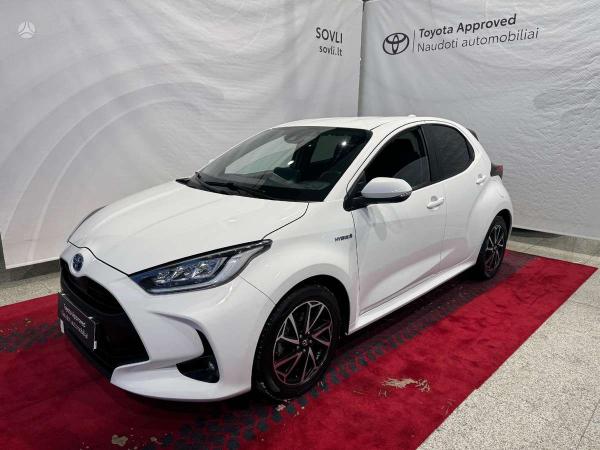Balts Toyota Yaris 2021 Šauļi, ar dzinēja tilpumu 1.50 L un nobraukumu 111 tūkst. km par 15700 €, foto 1 vietnē AUTOMOTO.COM.LV