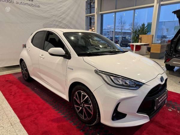 Balts Toyota Yaris 2021 Šauļi, ar dzinēja tilpumu 1.50 L un nobraukumu 111 tūkst. km par 15700 €, foto 2 vietnē AUTOMOTO.COM.LV
