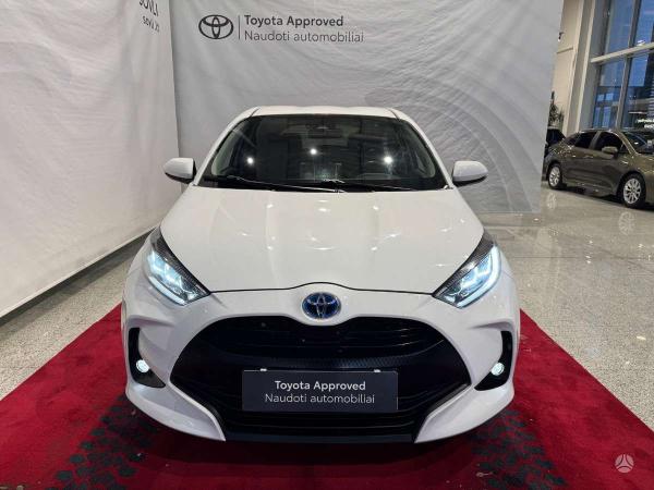 Balts Toyota Yaris 2021 Šauļi, ar dzinēja tilpumu 1.50 L un nobraukumu 111 tūkst. km par 15700 €, foto 3 vietnē AUTOMOTO.COM.LV