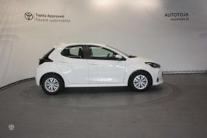 White Toyota Yaris 2021 in Kaunas, with an engine capacity of 1.49 L and mileage of 118 thousand km for 12900 €, photo 16 on AUTOMOTO.COM.LV