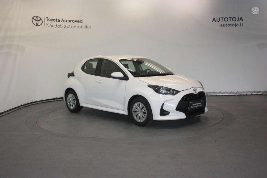 White Toyota Yaris 2021 in Kaunas, with an engine capacity of 1.49 L and mileage of 118 thousand km for 12900 €, photo 18 on AUTOMOTO.COM.LV