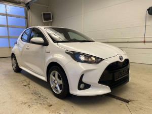 White Toyota Yaris 2021 in Radviliskis, with an engine capacity of 1.49 L and mileage of 31 thousand km for 14750 €, photo 2 on AUTOMOTO.COM.LV