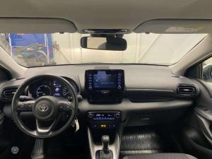 White Toyota Yaris 2021 in Radviliskis, with an engine capacity of 1.49 L and mileage of 31 thousand km for 14750 €, photo 9 on AUTOMOTO.COM.LV