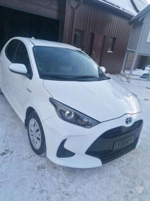 White Toyota Yaris 2021 in Marijampole, with an engine capacity of 1.49 L and mileage of 120 thousand km for 12750 €, photo  on AUTOMOTO.COM.LV