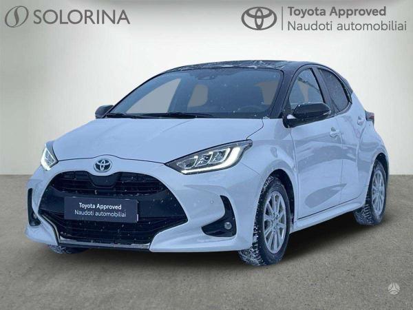 White Toyota Yaris 2021 in Klaipeda, with an engine capacity of 1.49 L and mileage of 63 thousand km for 18900 €, photo 1 on AUTOMOTO.COM.LV