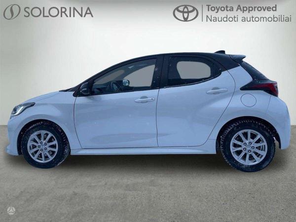 White Toyota Yaris 2021 in Klaipeda, with an engine capacity of 1.49 L and mileage of 63 thousand km for 18900 €, photo 3 on AUTOMOTO.COM.LV