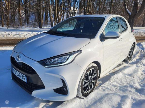 Balts Toyota Yaris 2021 Viļņa, ar dzinēja tilpumu 1.00 L un nobraukumu 103 tūkst. km par 10900 €, foto 1 vietnē AUTOMOTO.COM.LV
