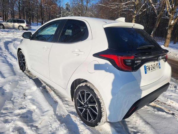White Toyota Yaris 2021 in Vilnius, with an engine capacity of 1.00 L and mileage of 103 thousand km for 10900 €, photo 7 on AUTOMOTO.COM.LV