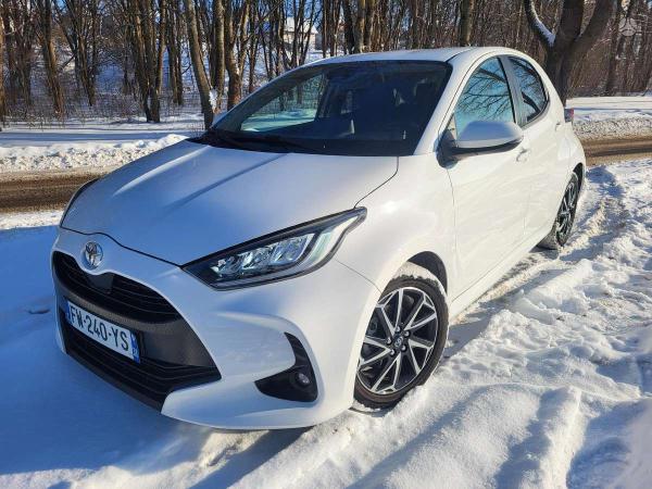 White Toyota Yaris 2021 in Vilnius, with an engine capacity of 1.00 L and mileage of 103 thousand km for 10900 €, photo 9 on AUTOMOTO.COM.LV