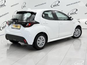 White Toyota Yaris 2021 in Avizieniai, with an engine capacity of 1.50 L and mileage of 180 thousand km for 12250 €, photo 2 on AUTOMOTO.COM.LV