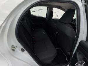 White Toyota Yaris 2021 in Avizieniai, with an engine capacity of 1.50 L and mileage of 180 thousand km for 12250 €, photo 10 on AUTOMOTO.COM.LV
