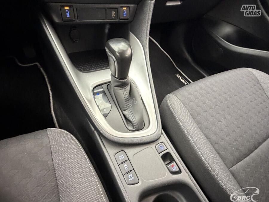 White Toyota Yaris 2021 in Avizieniai, with an engine capacity of 1.50 L and mileage of 180 thousand km for 12250 €, photo 25 on AUTOMOTO.COM.LV