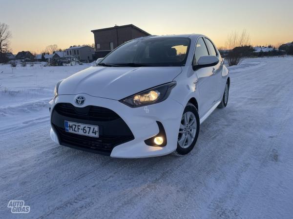 Balts Toyota Yaris 2021 Kauņa, ar dzinēja tilpumu 1.50 L un nobraukumu 75 tūkst. km par 14000 €, foto  vietnē AUTOMOTO.COM.LV