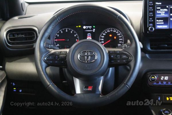 Balts Toyota Yaris 2021 Tallina, ar dzinēja tilpumu 1.60 L un nobraukumu 49 tūkst. km par 32990 €, foto 11 vietnē AUTOMOTO.COM.LV