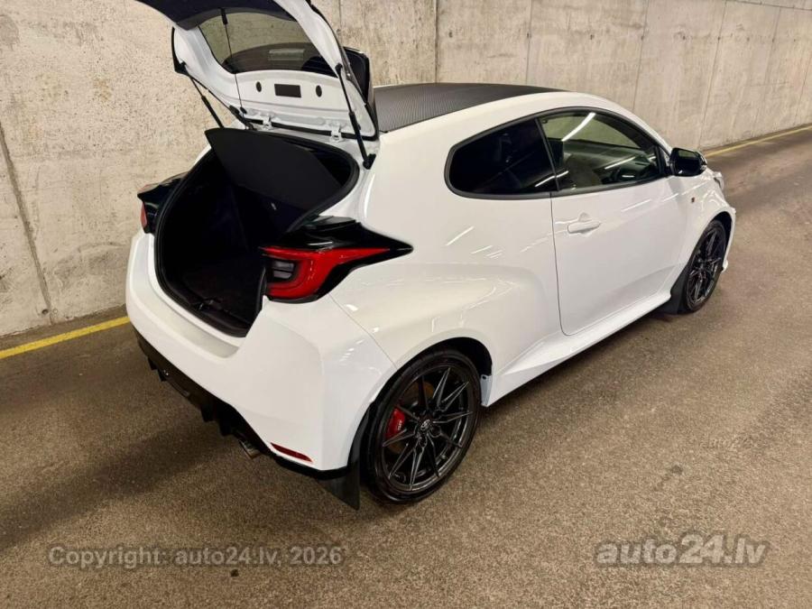 Balts Toyota Yaris 2021 Tallina, ar dzinēja tilpumu 1.60 L un nobraukumu 16 tūkst. km par 36995 €, foto 4 vietnē AUTOMOTO.COM.LV